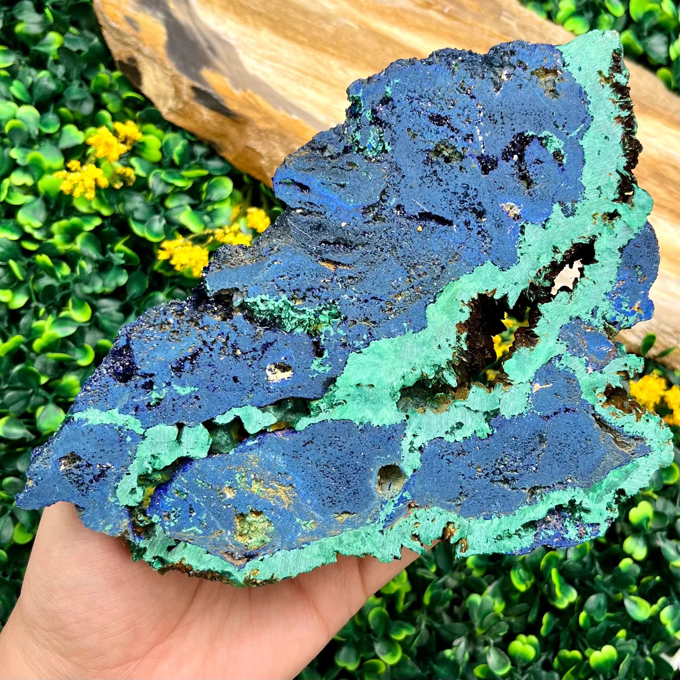 Azurite: Navigating the Depths of Spiritual Awakening – The Gem Boutique